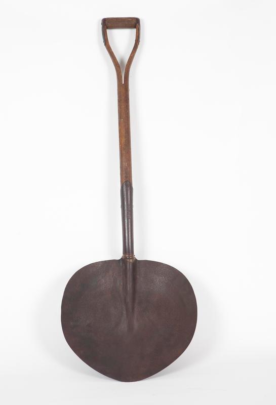 Coal Shovel - Hand - Te Whare Taonga o Waikato Museum & Gallery