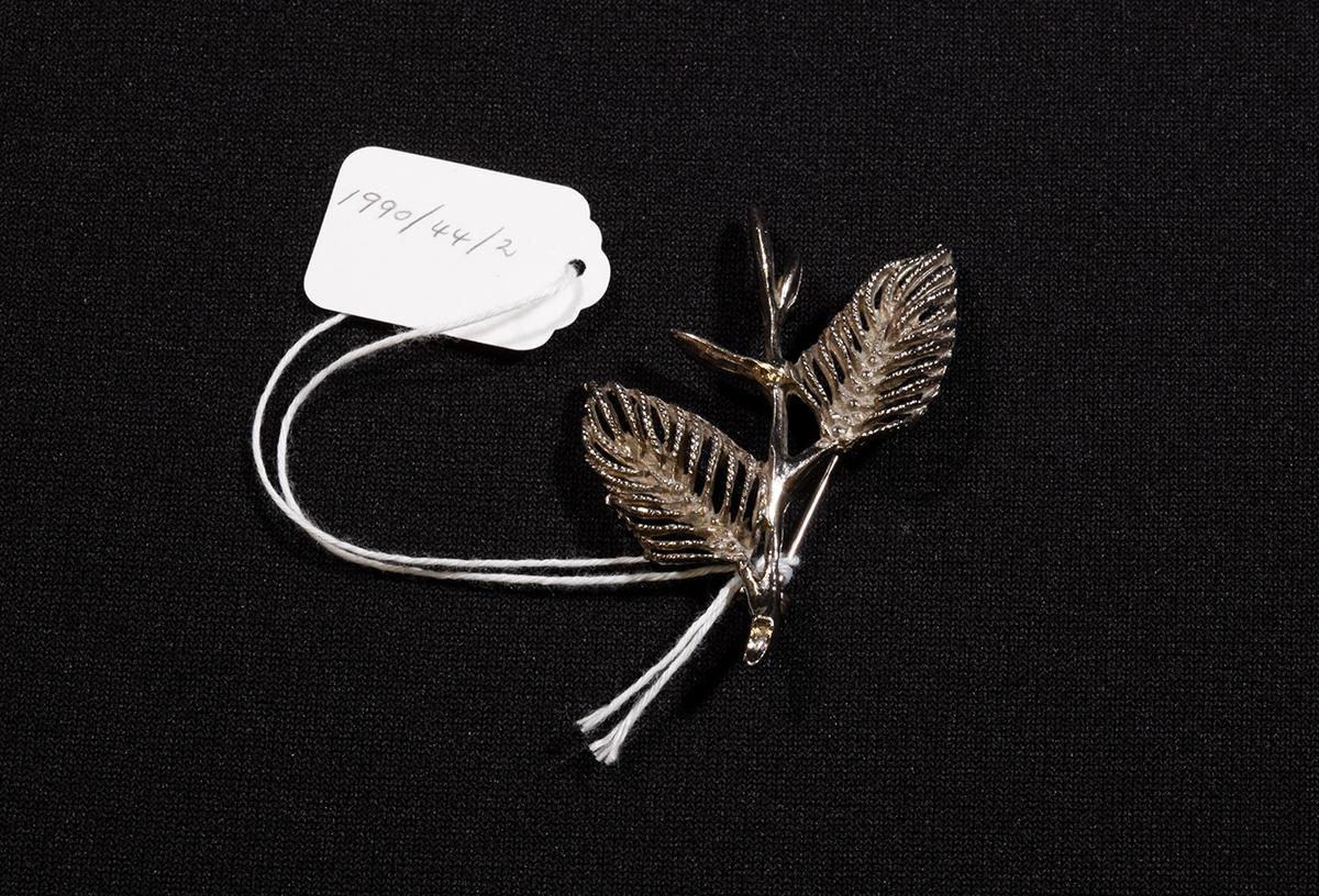 Leaf Chrome Plated Brooch - Waikato Museum