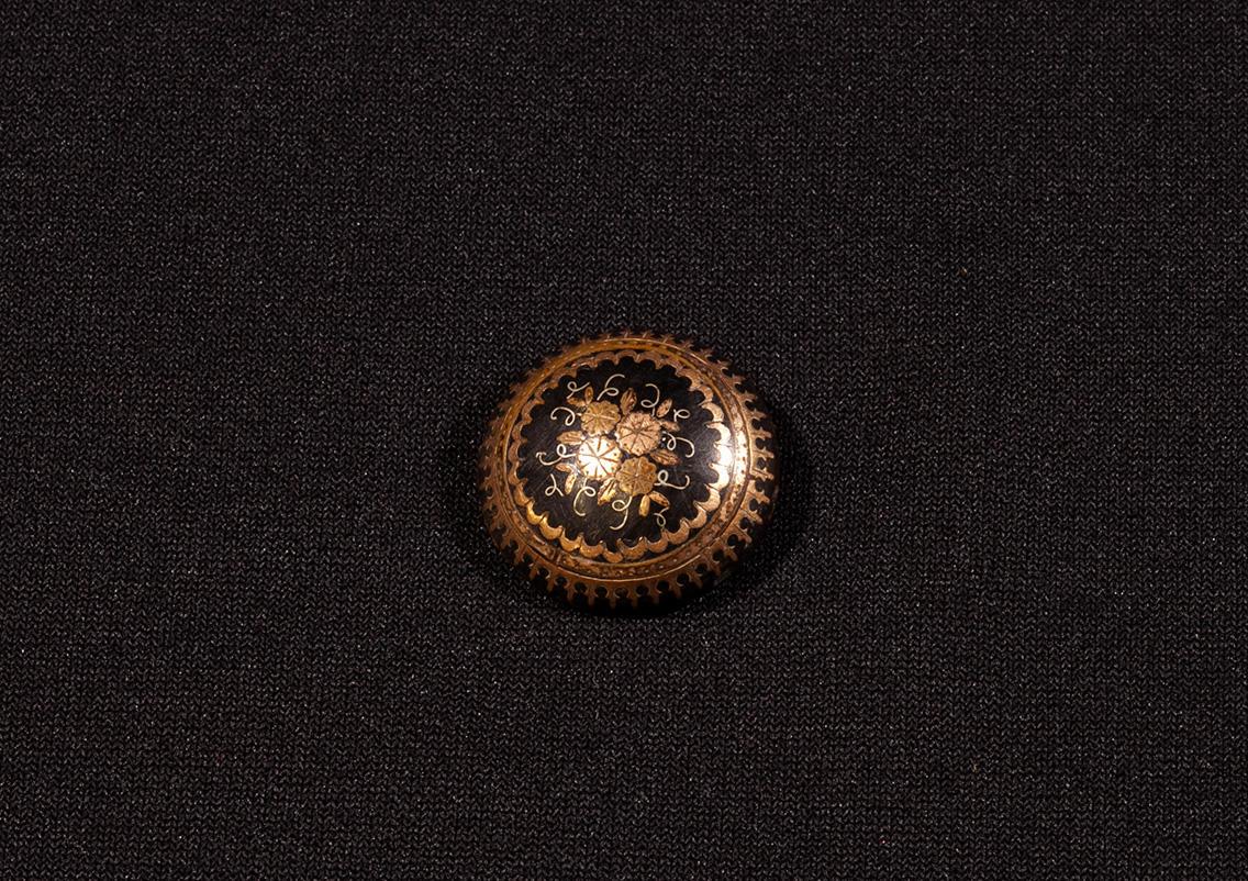 Brooch - Amber & Ebony with Gold Metal Inlay - Waikato Museum