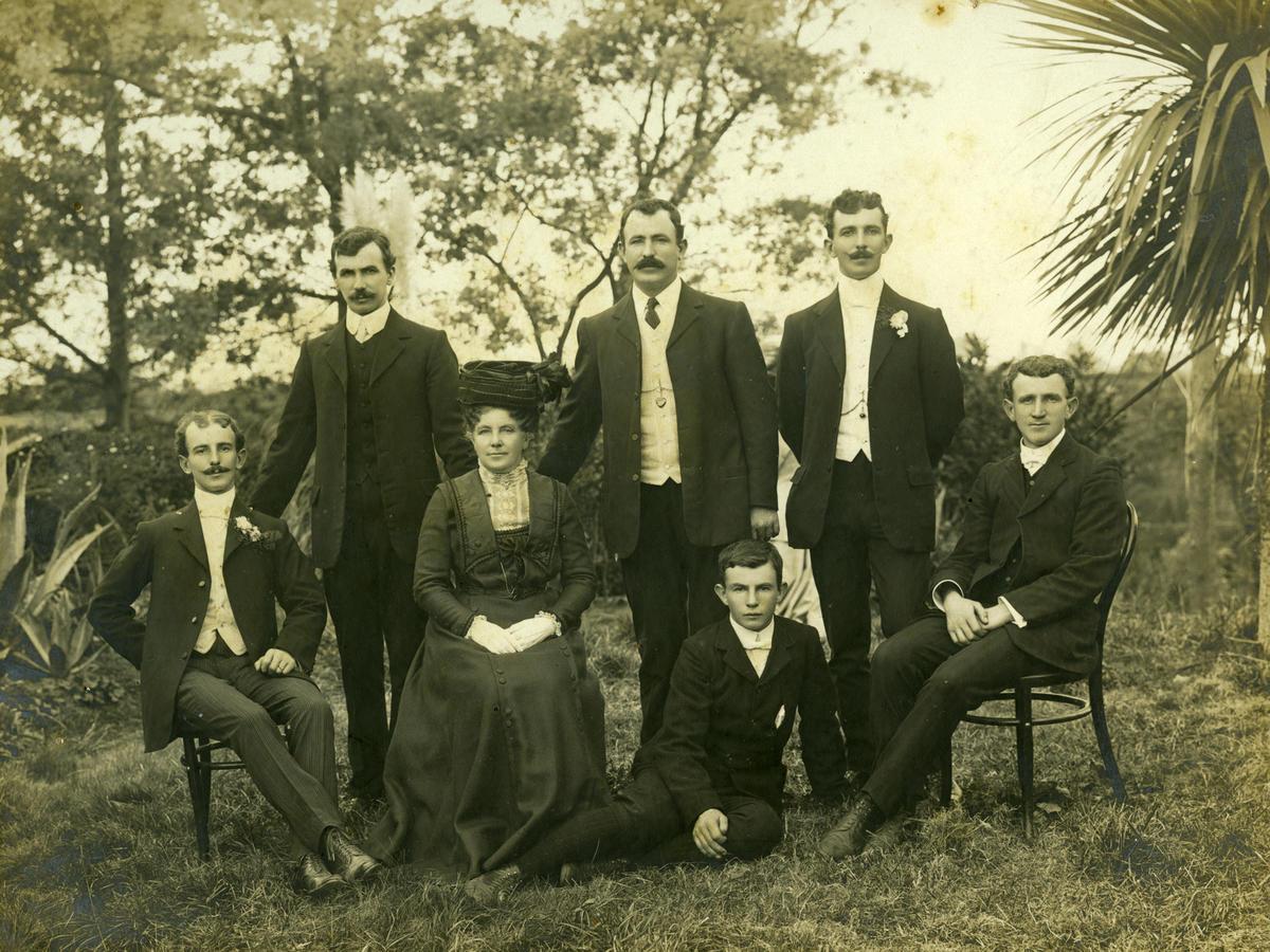 Photograph - Innes family - Waikato Museum