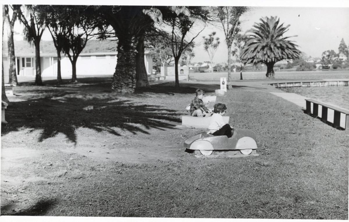 Photograph – Hamilton Lake playground - Waikato Museum