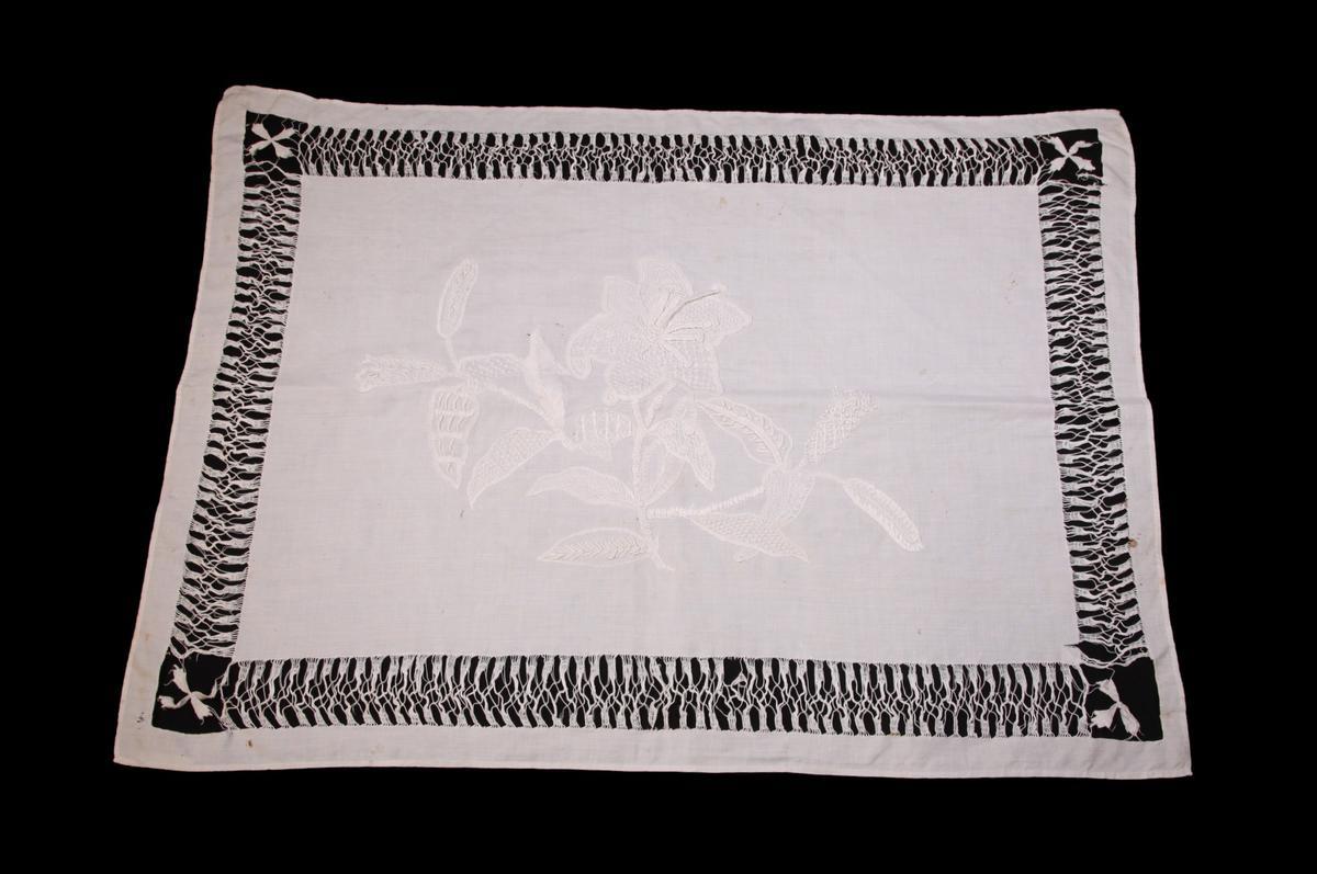 Tray cloth - Waikato Museum