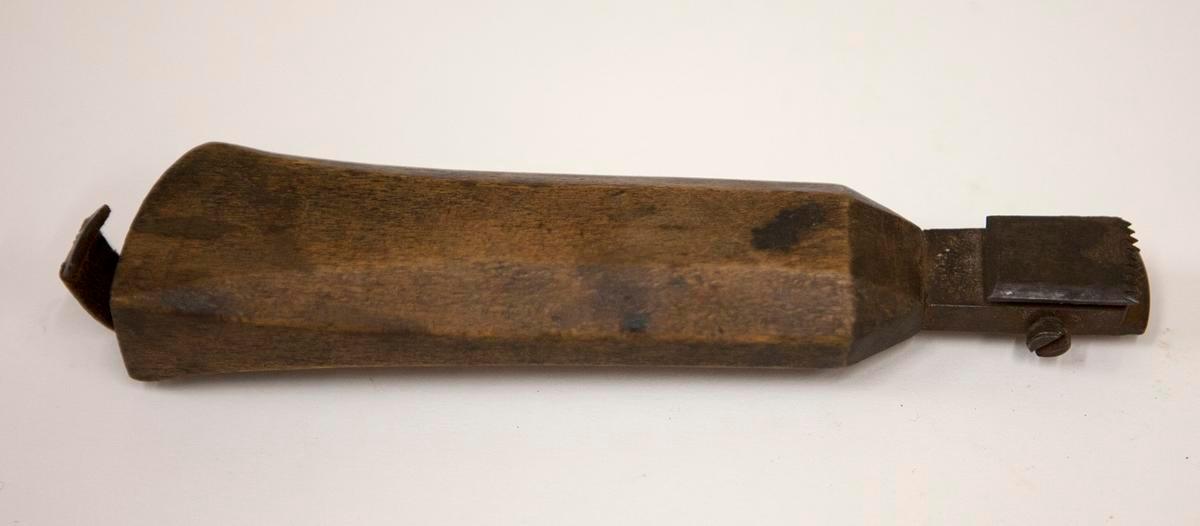 Stitchmaker tool - Te Whare Taonga o Waikato Museum & Gallery