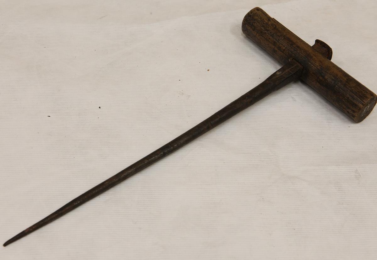 Drawbore pin - Te Whare Taonga o Waikato Museum & Gallery